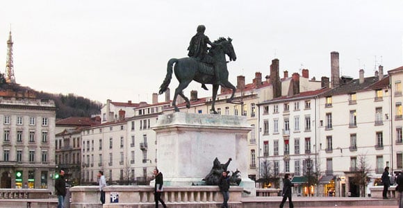 American Embassy in France and Important Contacts for US Citizens
