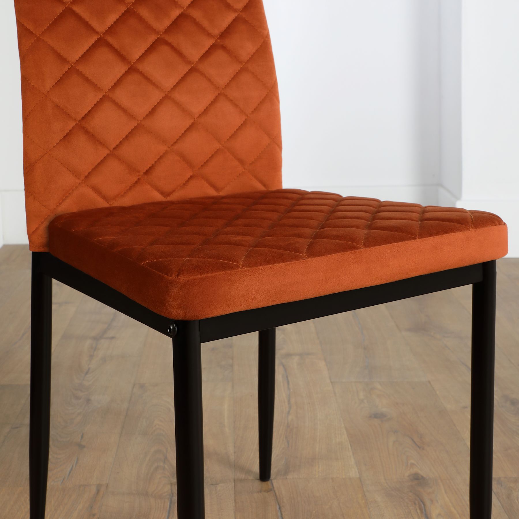 Traviso Round Dining Table & 4 Renzo Chairs, Light Oak Effect & Black ...