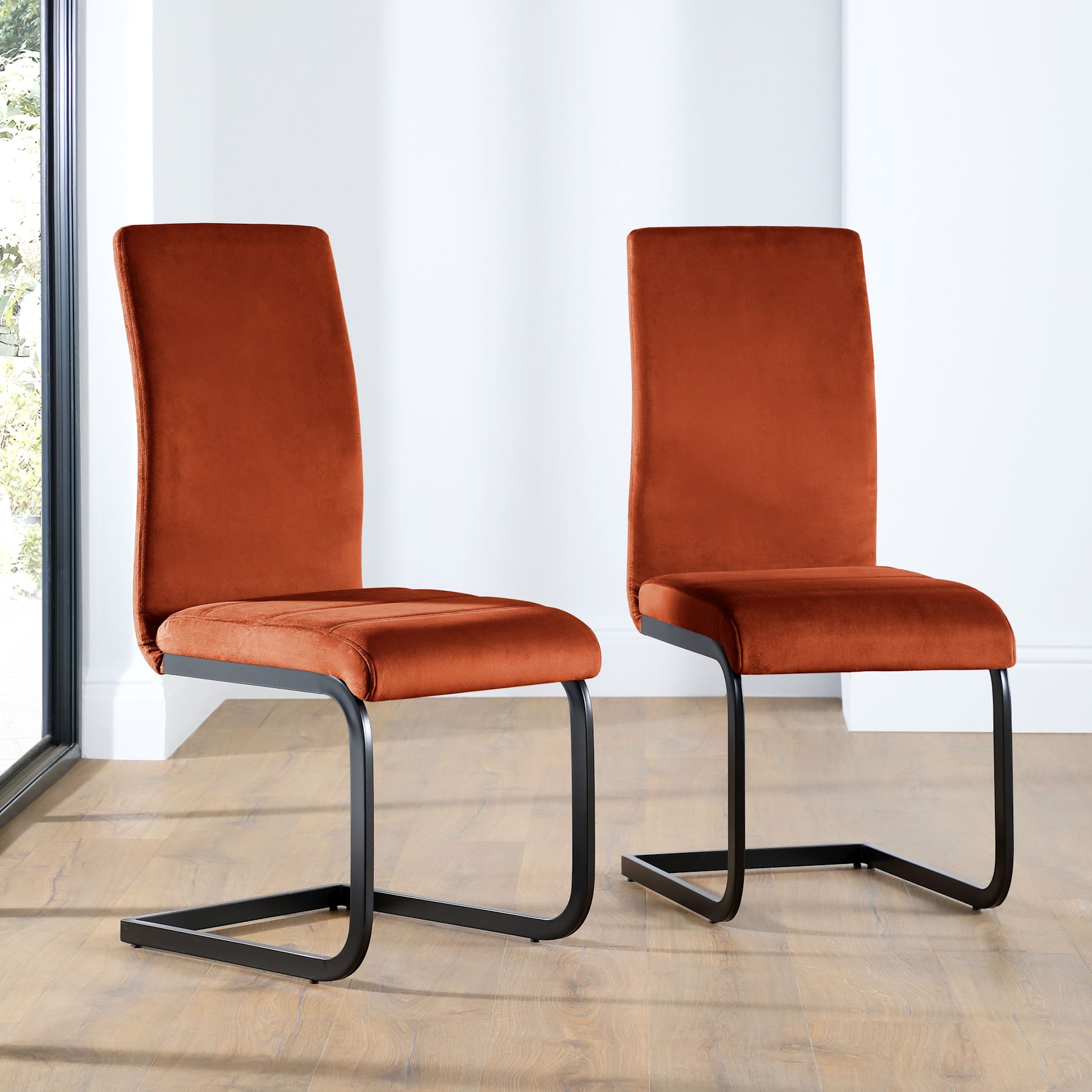 Madison Dining Table & 6 Perth Chairs, Light Oak Effect & Black Steel ...