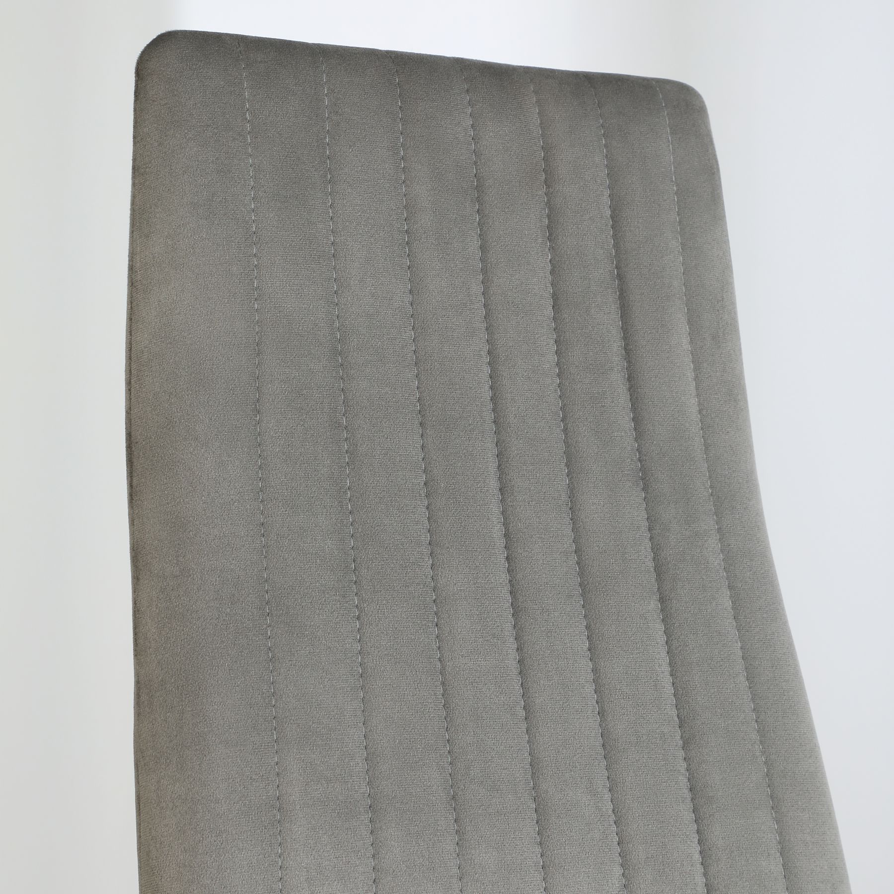 Traviso Round Dining Table & 4 Leon Chairs, Light Oak Effect & Black ...