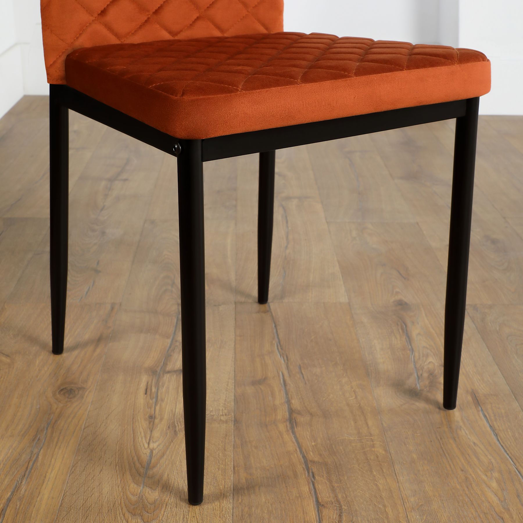 Traviso Round Dining Table & 4 Renzo Chairs, Light Oak Effect & Black ...