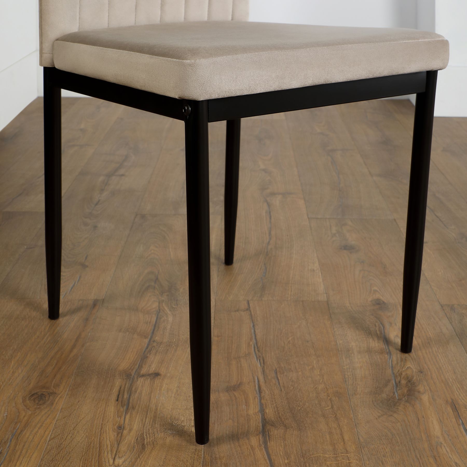 Madison Dining Table & 6 Leon Chairs, Light Oak Effect & Black Steel ...