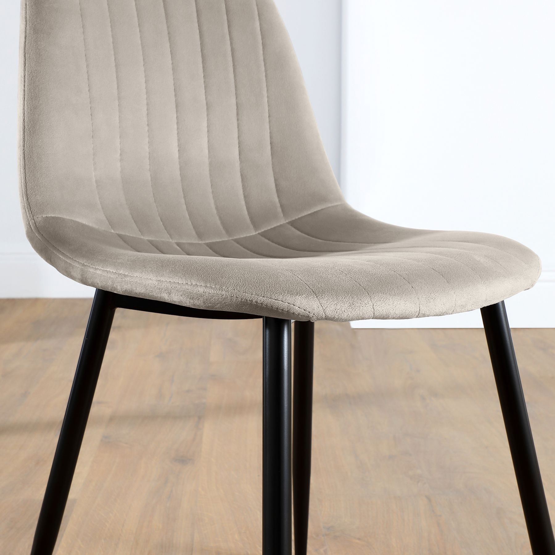 Newark Round Industrial Dining Table & 4 Brooklyn Chairs, Walnut Effect ...