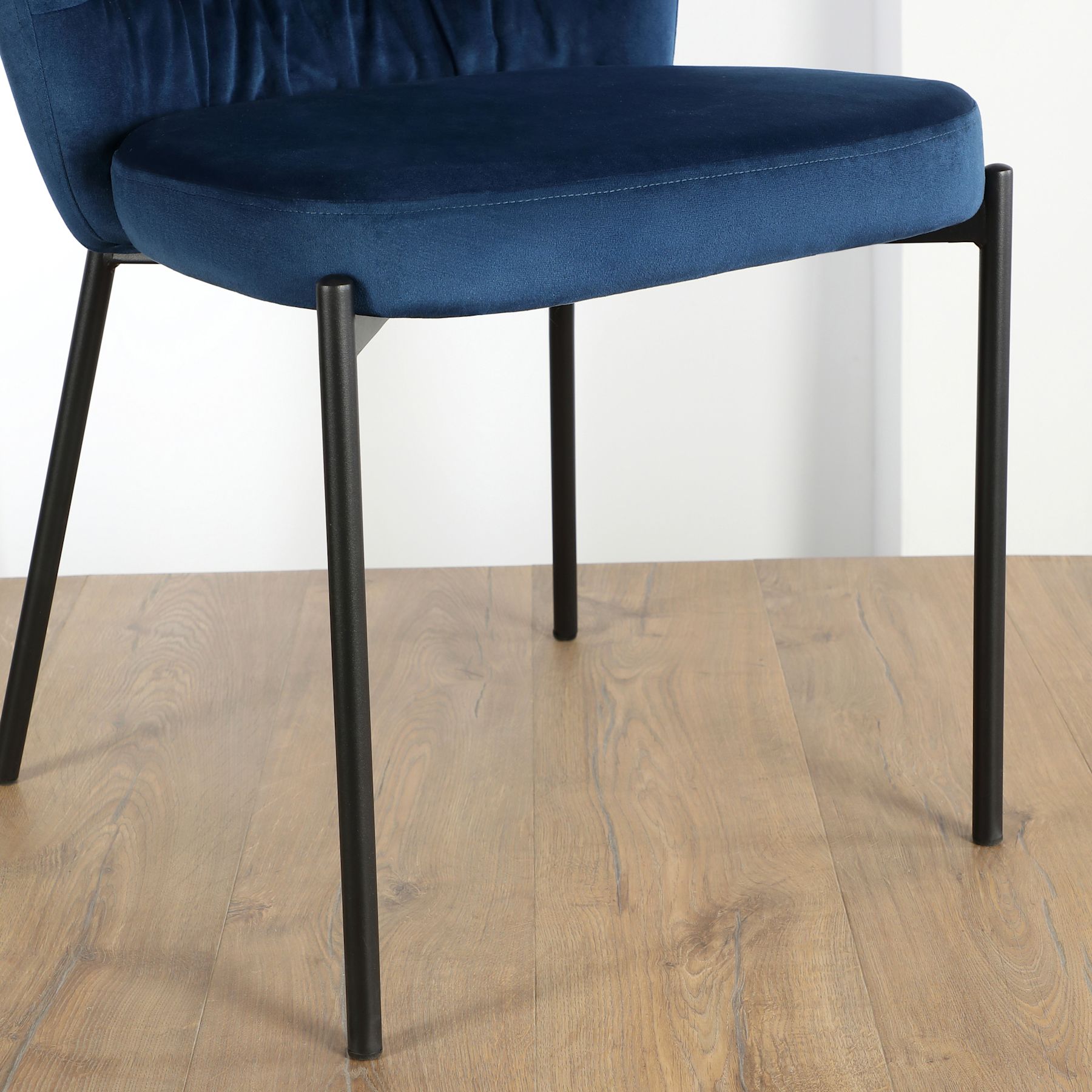 Madison Dining Table & 6 Gianna Chairs, Light Oak Effect & Black Steel ...