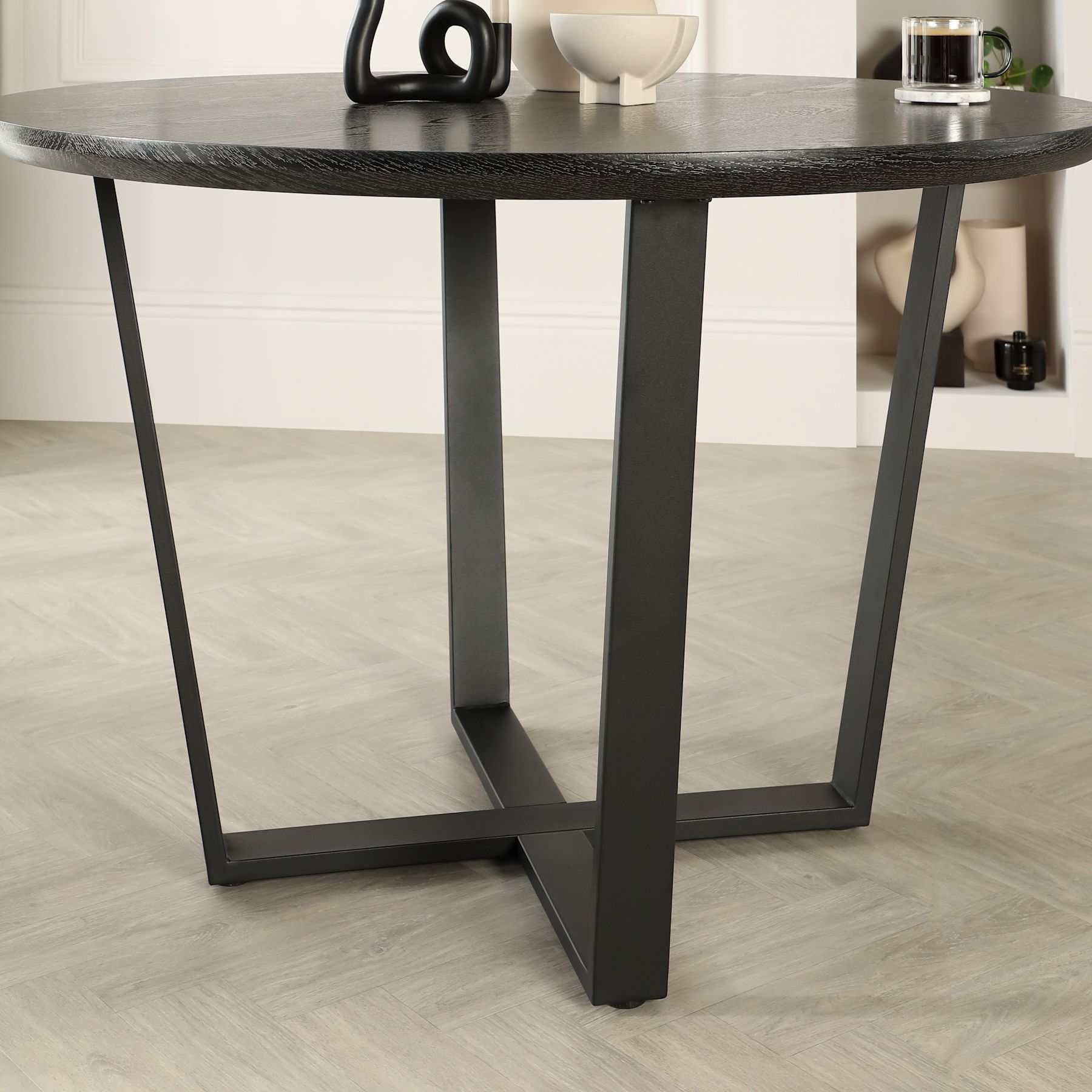 Traviso Round Dining Table & 4 Salisbury Chairs, Black Oak Effect ...