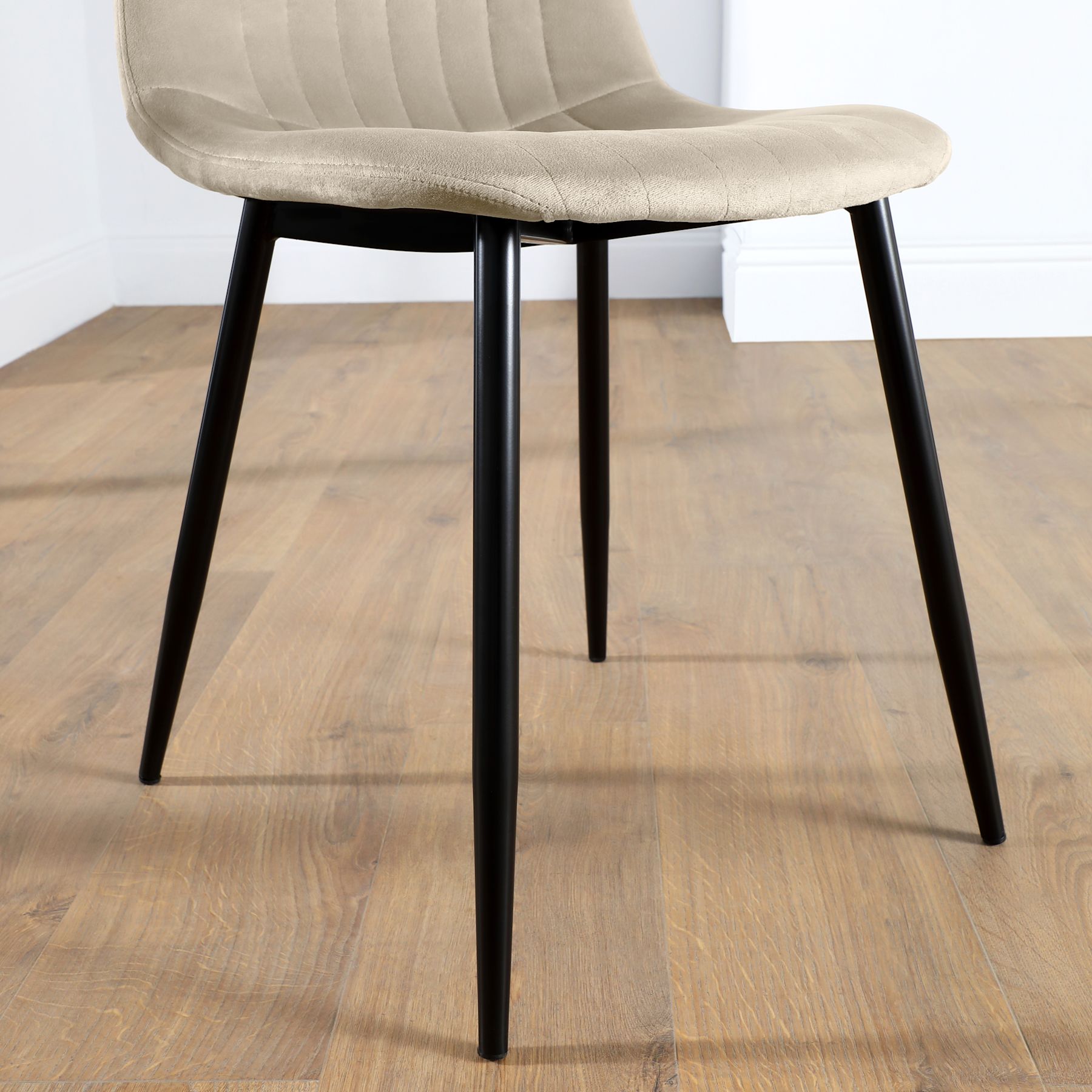 Newark Round Industrial Dining Table & 4 Brooklyn Chairs, Walnut Effect ...