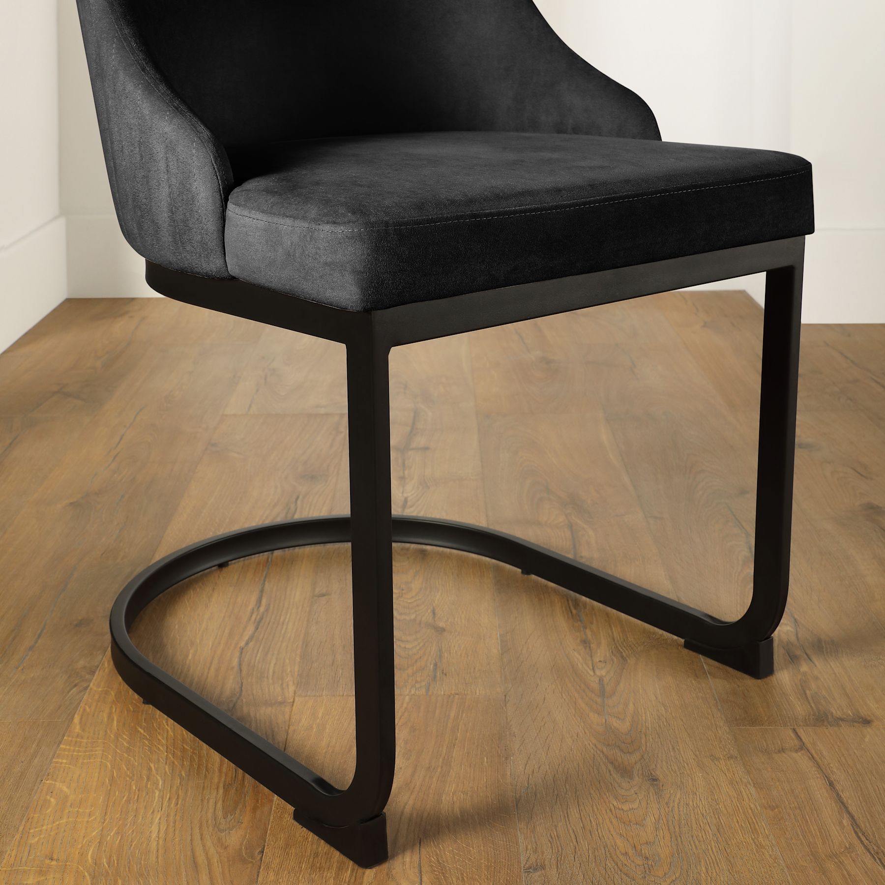 Madison Dining Table & 4 Riva Chairs, Light Oak Effect & Black Steel ...