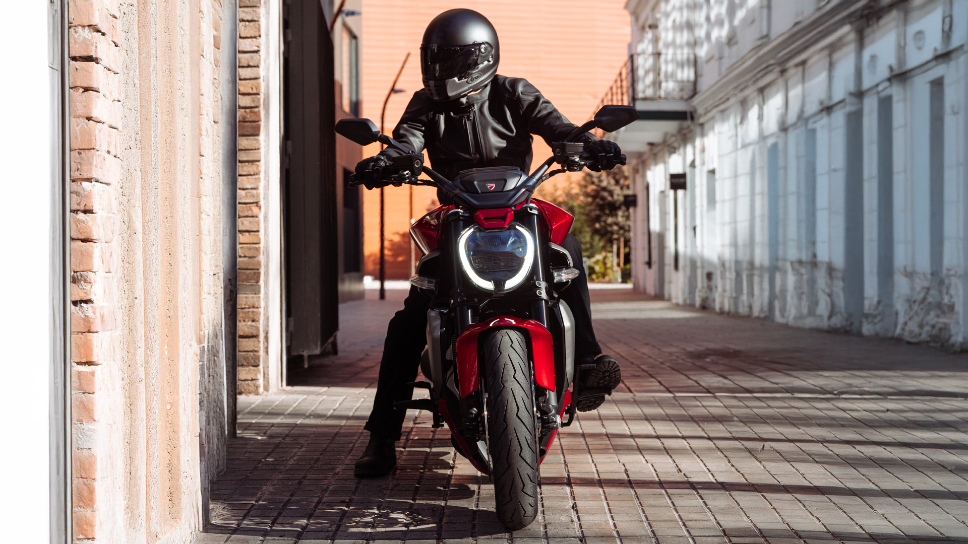 Ducati XDiavel V4 | Muscle Cruiser Power | Ducati UK