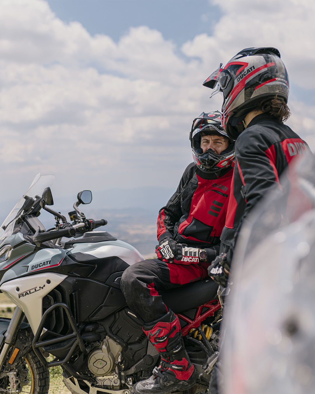 On and off-road: the road to Olympus - Bike travels