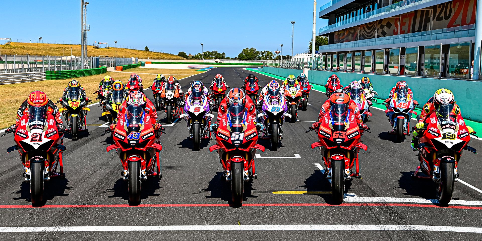 A record-breaking parade of Ducatisti for the eleventh edition of World ...