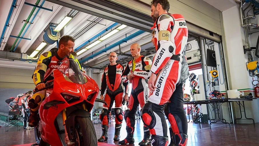 Racetrack Academy: Fun and Adrenaline! - Riding Courses Ducati