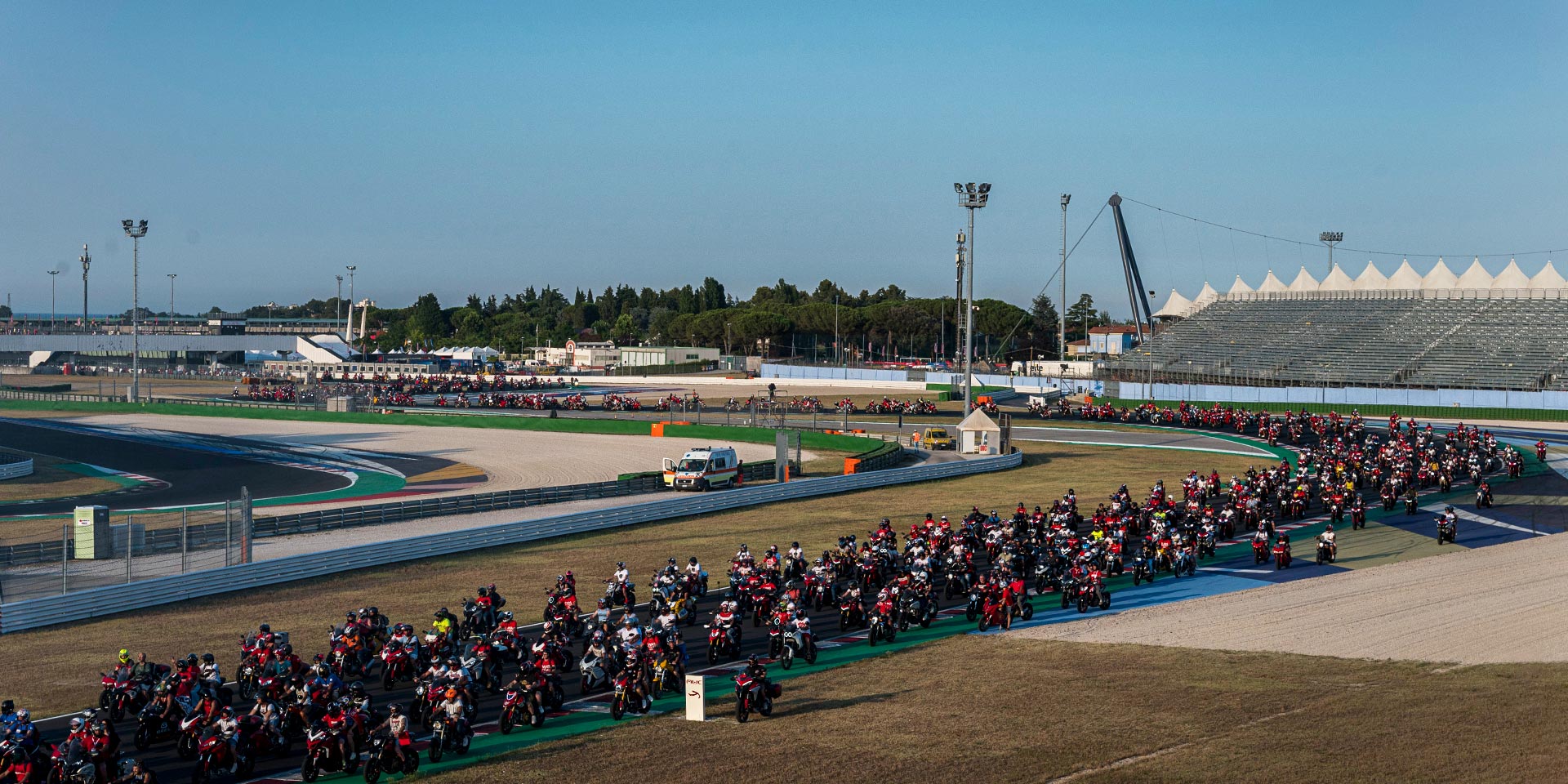 A record-breaking parade of Ducatisti for the eleventh edition of World ...