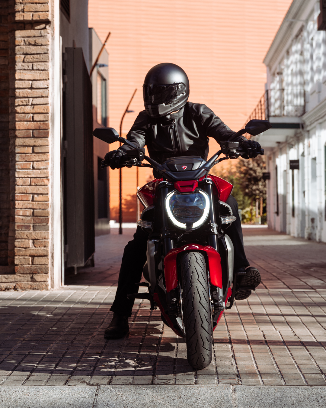 New XDiavel V4 - Feet Forward. Heads Turning.