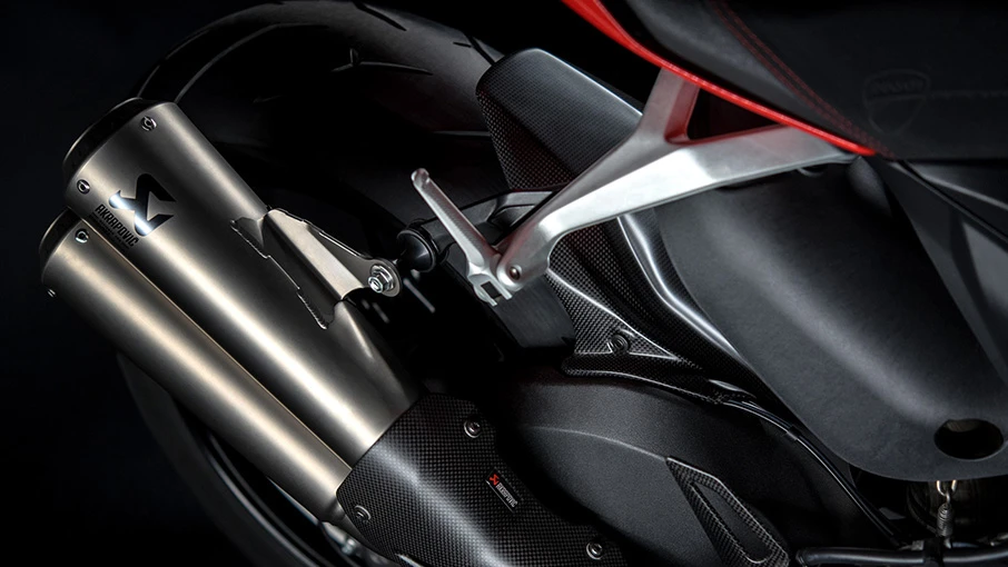 Maximum pleasure on the track and on the road, with exclusive 959 ...