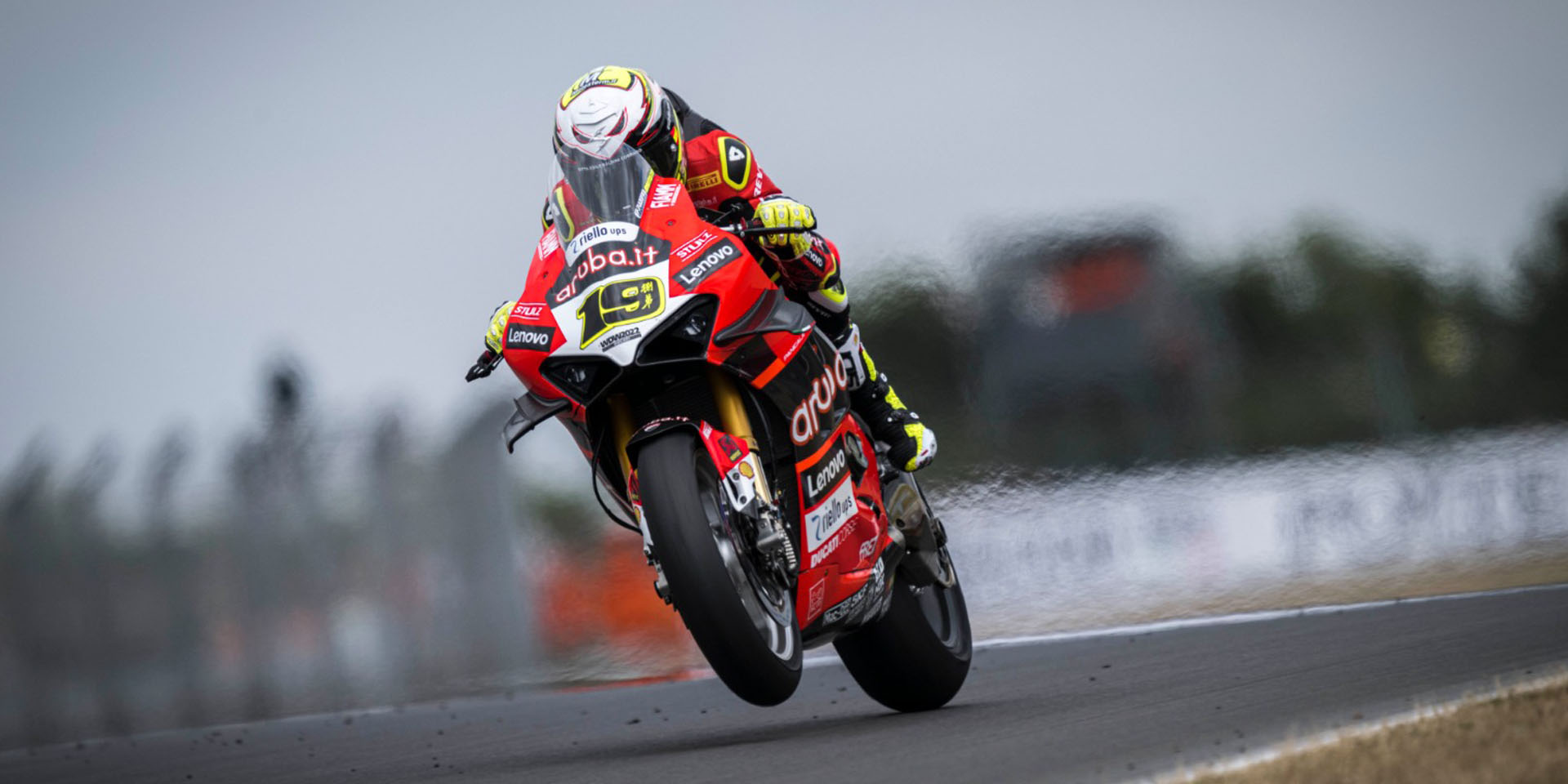 Bautista fights for second position but crashes with seven laps to go ...