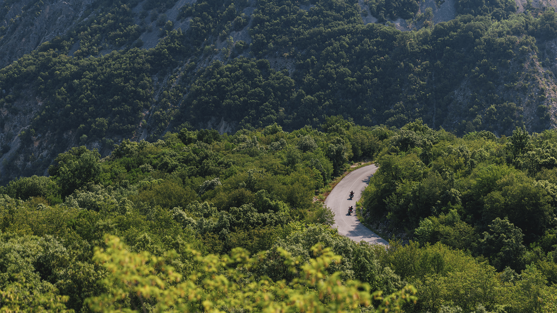 On and off-road: the road to Olympus - Bike travels