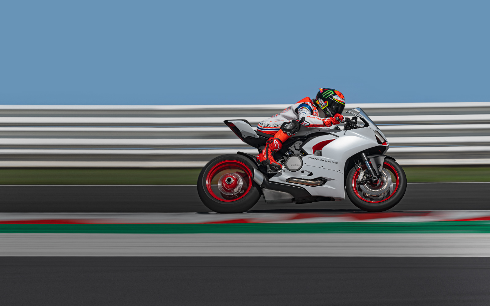 Ducati Panigale V2: High Performance, The Red Essence | Ducati