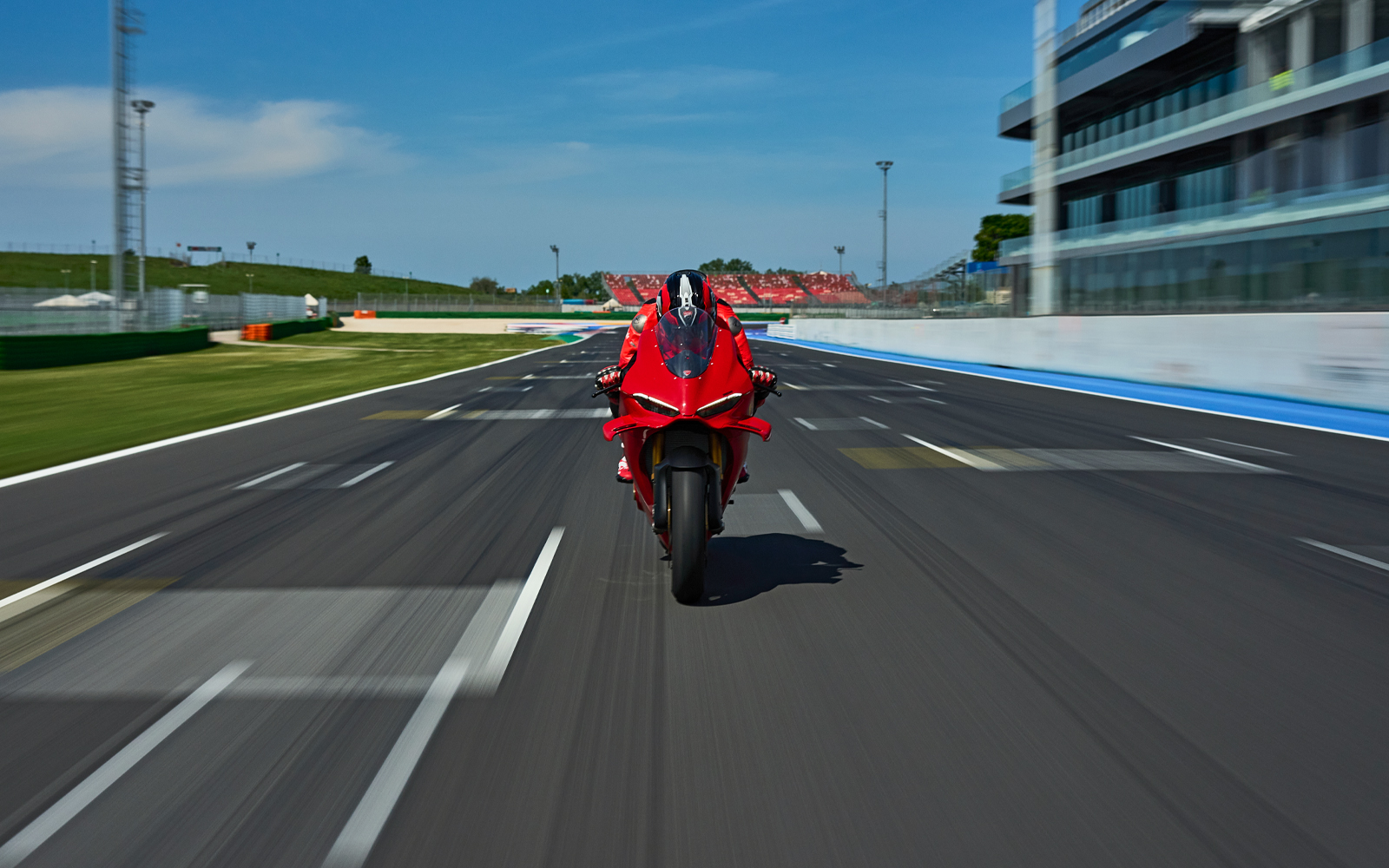 Ducati Panigale V4 MY25 – Aerodynamics & Performance