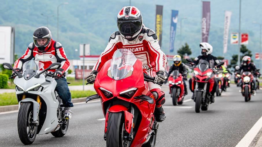 #WeRideAsOne: thousands of Ducatisti colored the streets of every city ...
