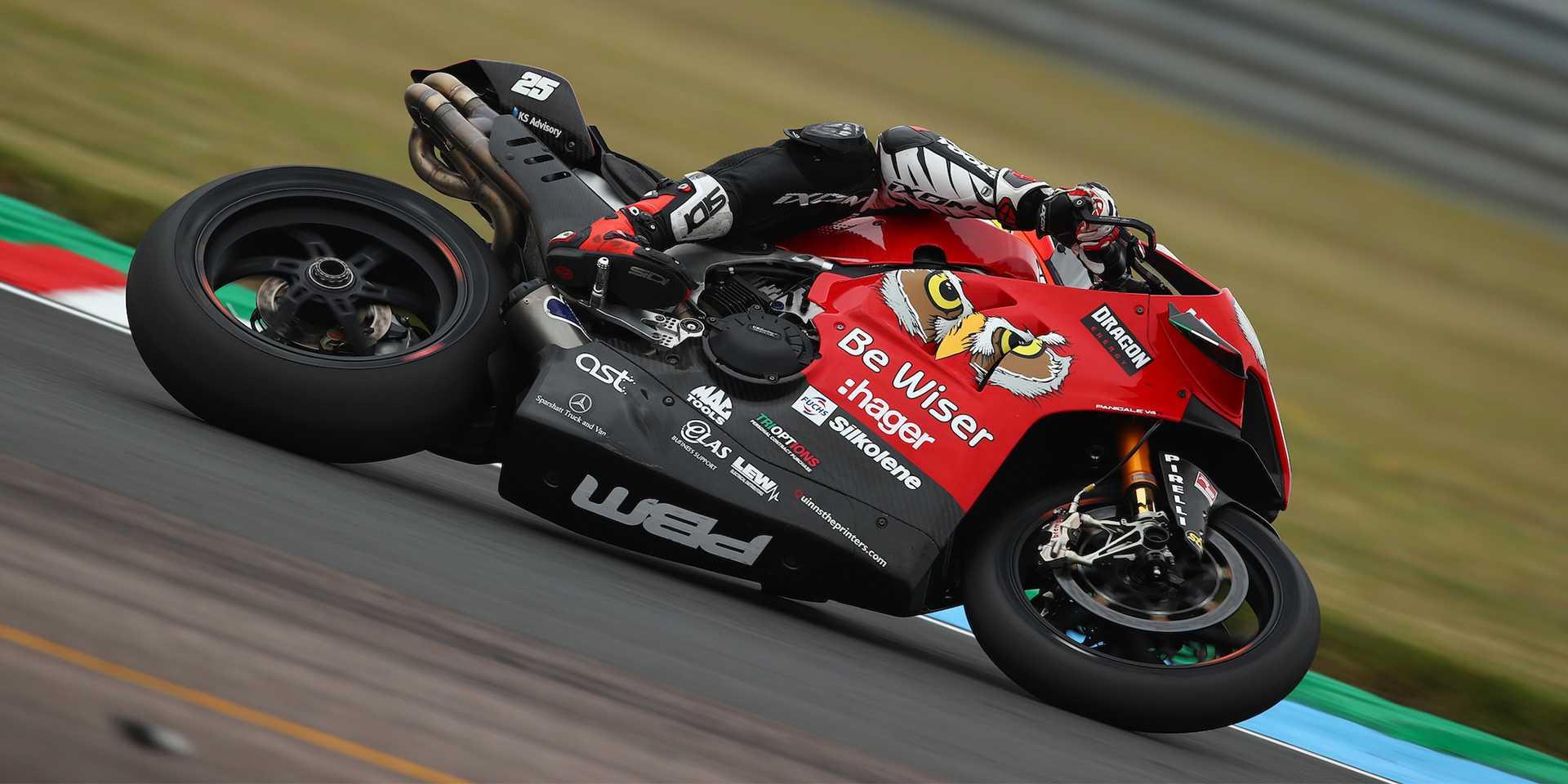 Brookes Stars In Thruxton Thriller, Redding On Podium