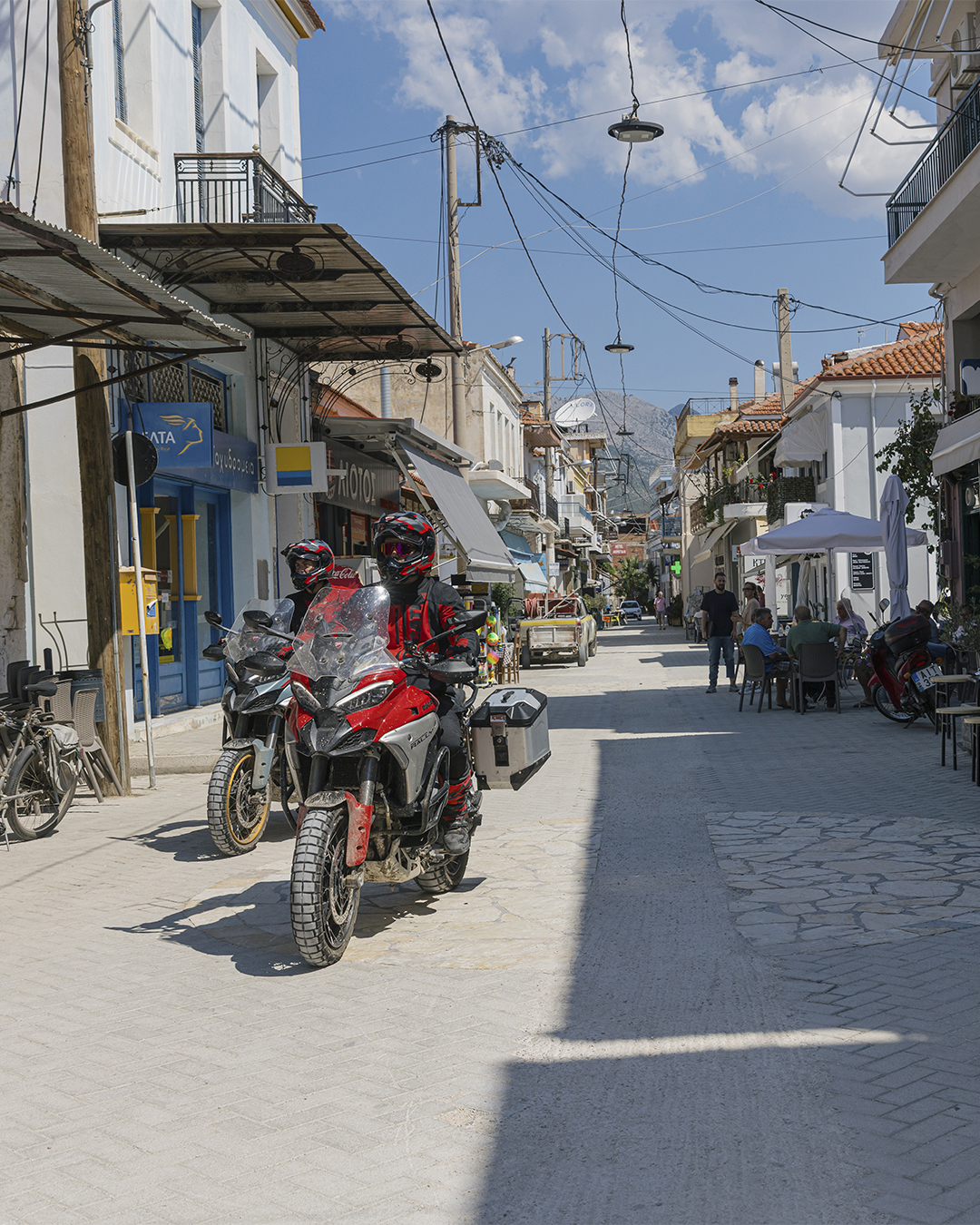 On and off-road: the road to Olympus - Bike travels