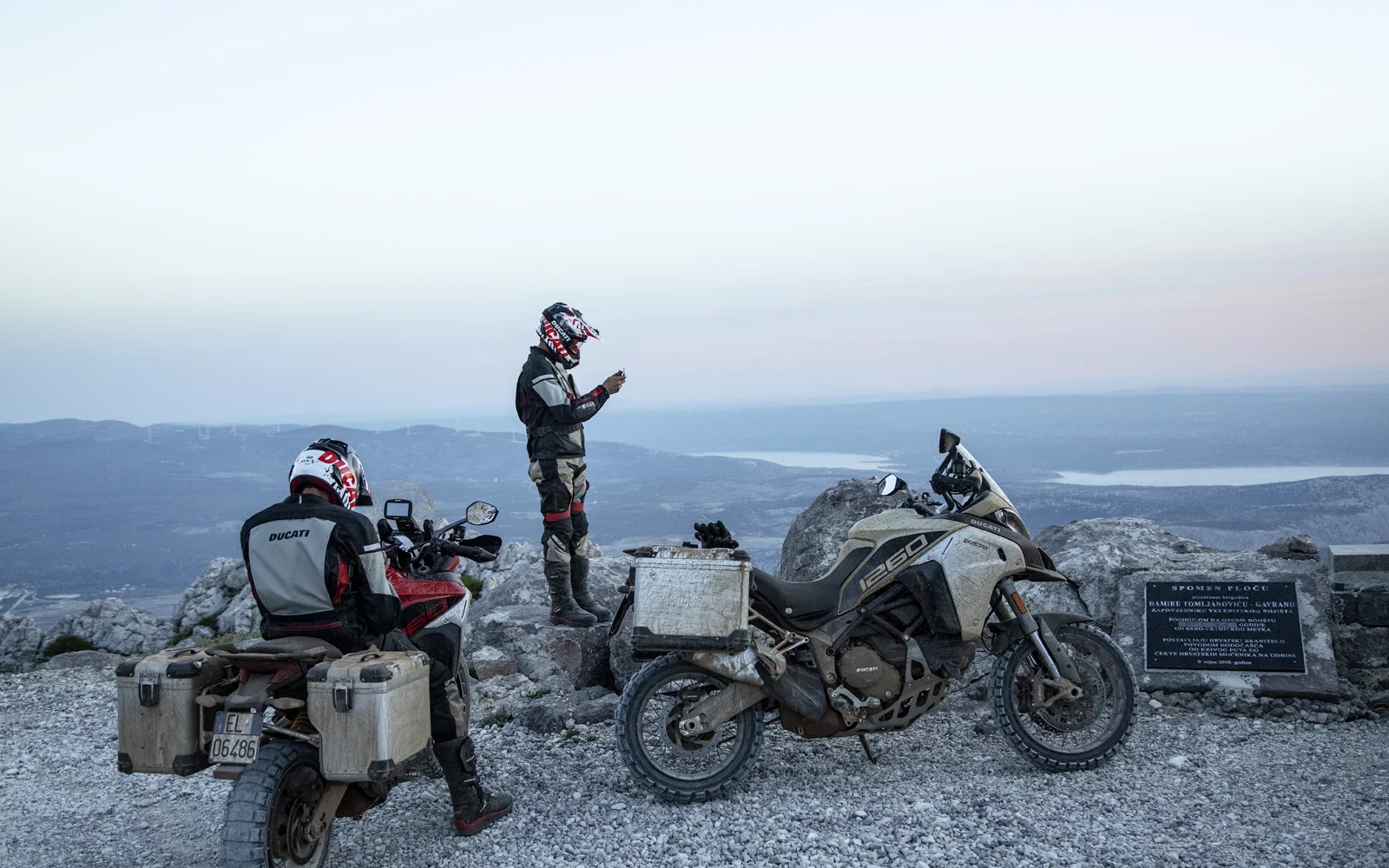 Vestuários e Acessórios | Off Road travels