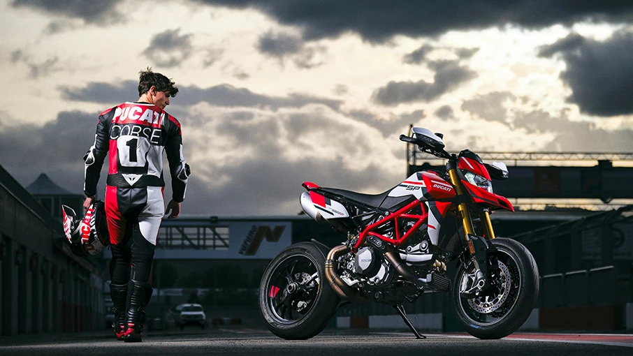 Ducati Hypermotard 950 MY24 – Sporty & Agile Motorcycle