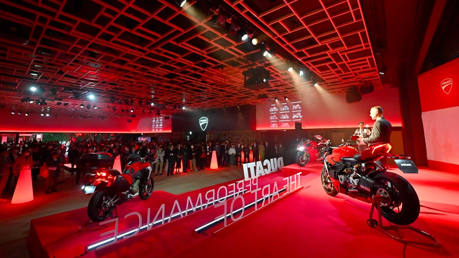The night of Tokyo is painted in red with Ducati Brand Night