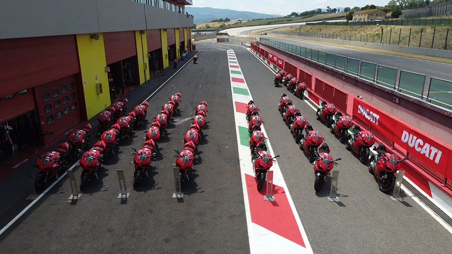Racetrack Academy: Fun and Adrenaline! - Riding Courses Ducati