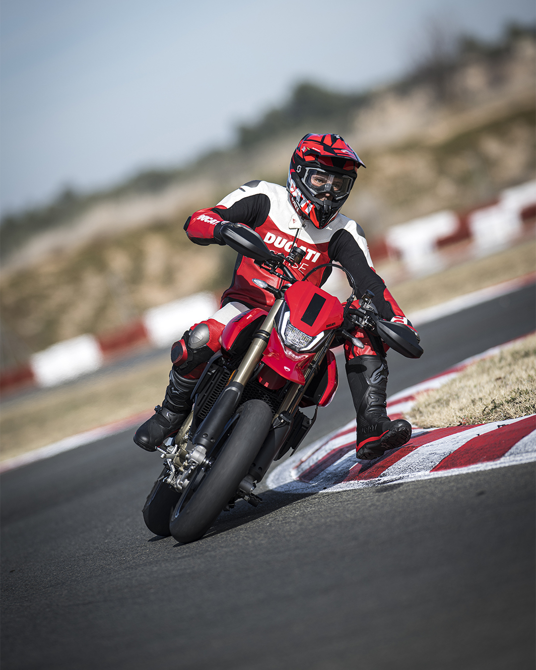 Ducati Hypermotard 698 Mono MY24 | Naked Supermoto UK