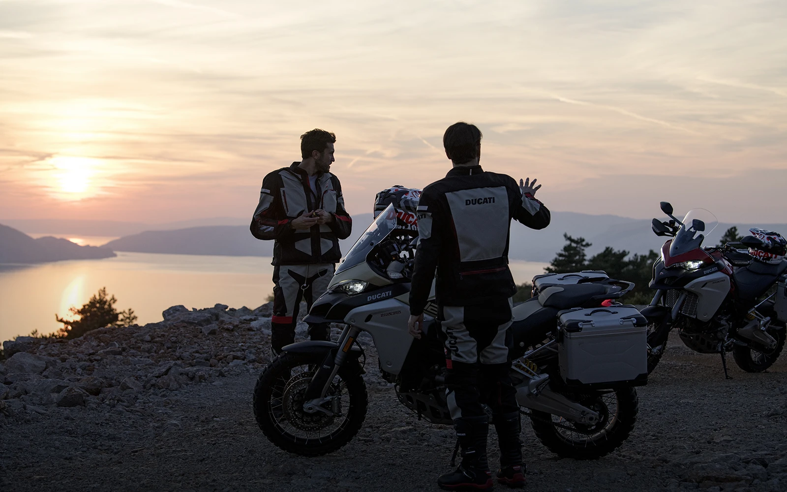 How to prepare motorcycle bags for a trip with your partner