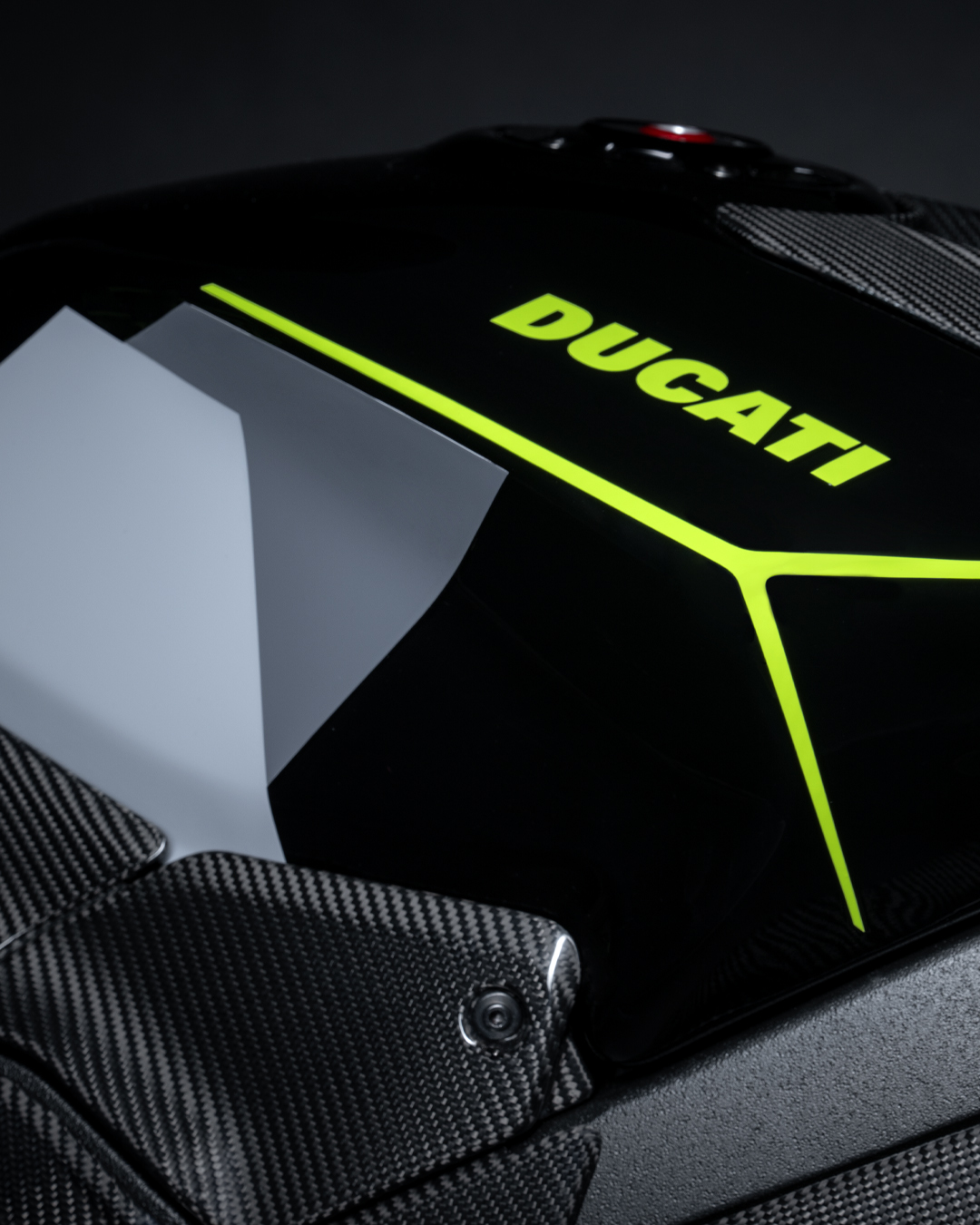 Ducati and Lamborghini together again, writing a new chapter of sportiness, beauty and ...