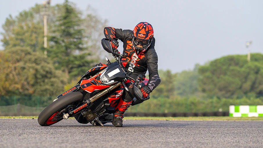 Hypermotard 698 Mono | Live. Play. Ride.