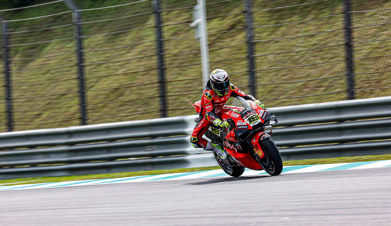 Bautista and the Ducati Desmosedici GP of the Aruba.it Racing team in ...