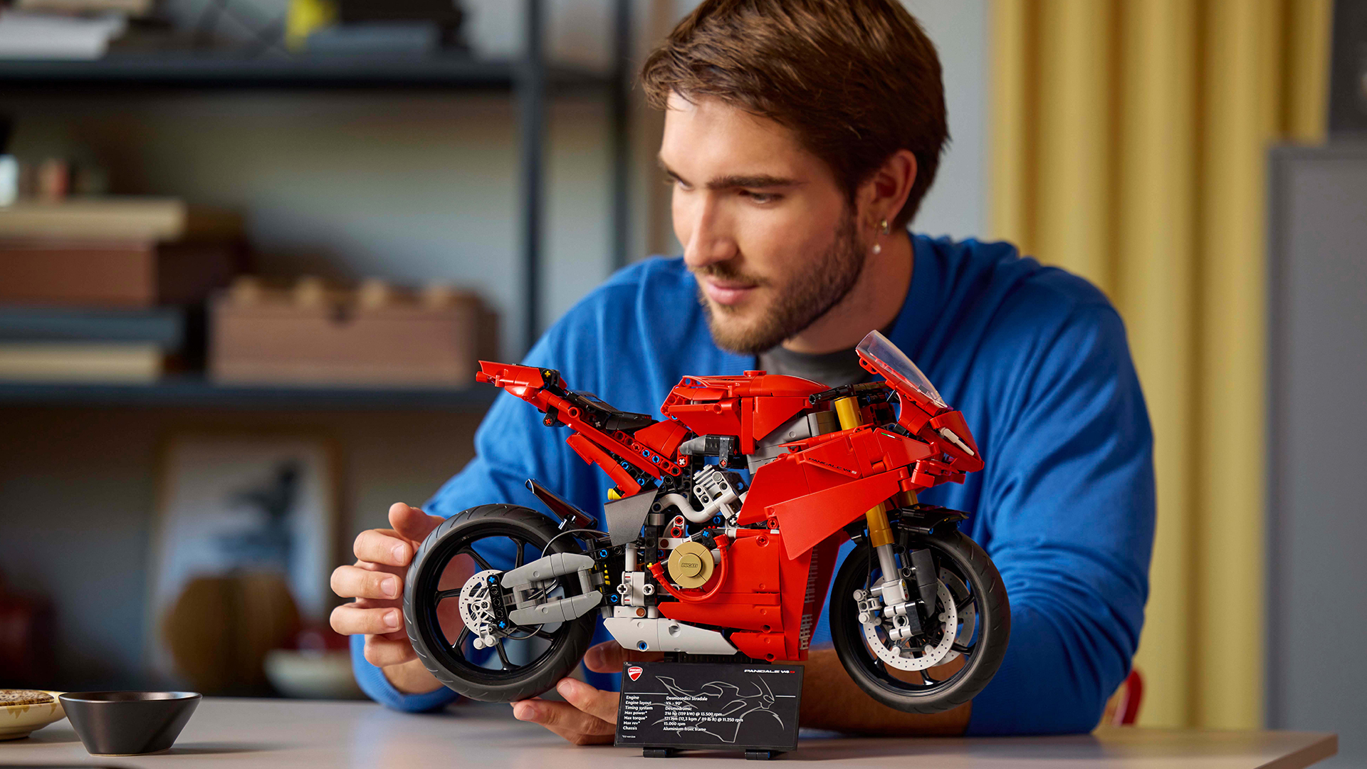 Ducati Panigale V4-S LEGO® Technic | Build & Collect UK