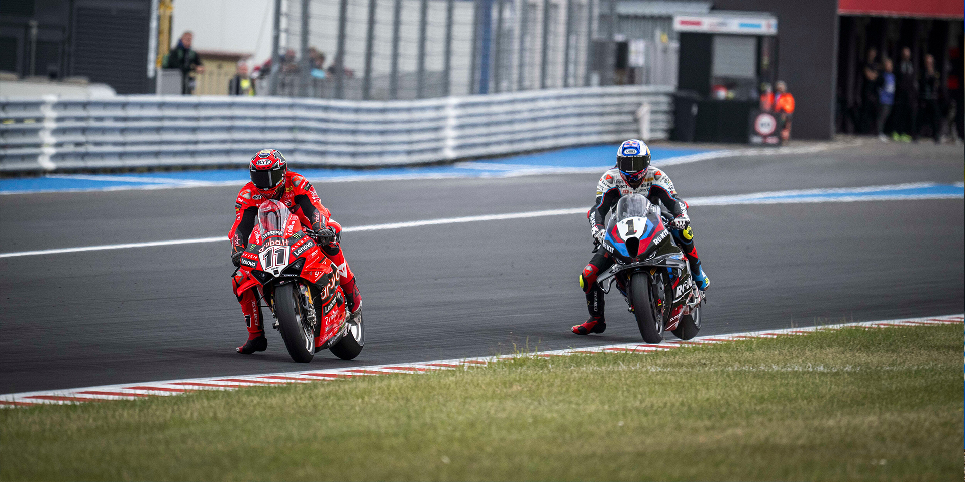 Bulega logra la victoria tras una larga batalla con Razgatlioglu ...