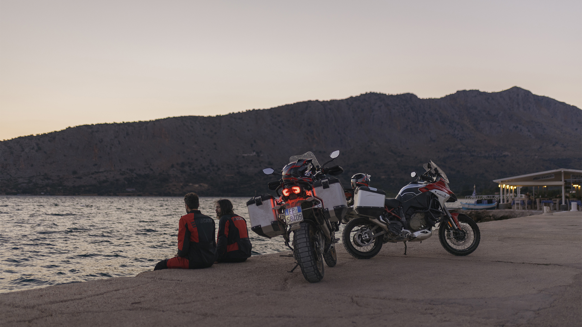 On and off-road: the road to Olympus - Bike travels