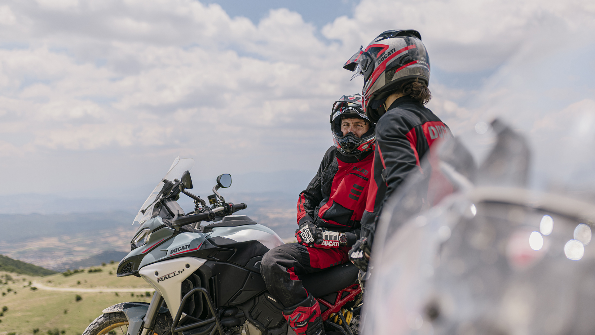 On and off-road: the road to Olympus - Bike travels