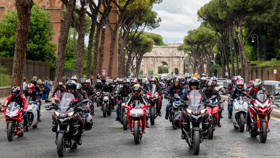 #WeRideAsOne: thousands of Ducatisti colored the streets of every city ...