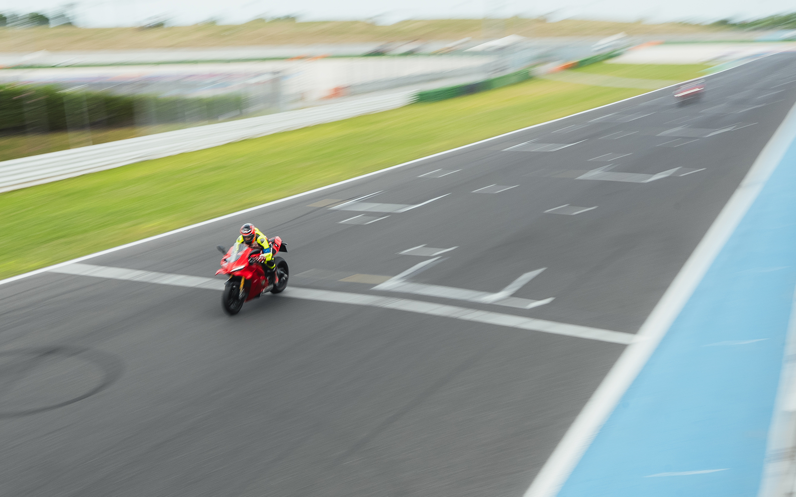 Ducati DRE Racetrack One to One Panigale V4 S Academy - Riding Courses