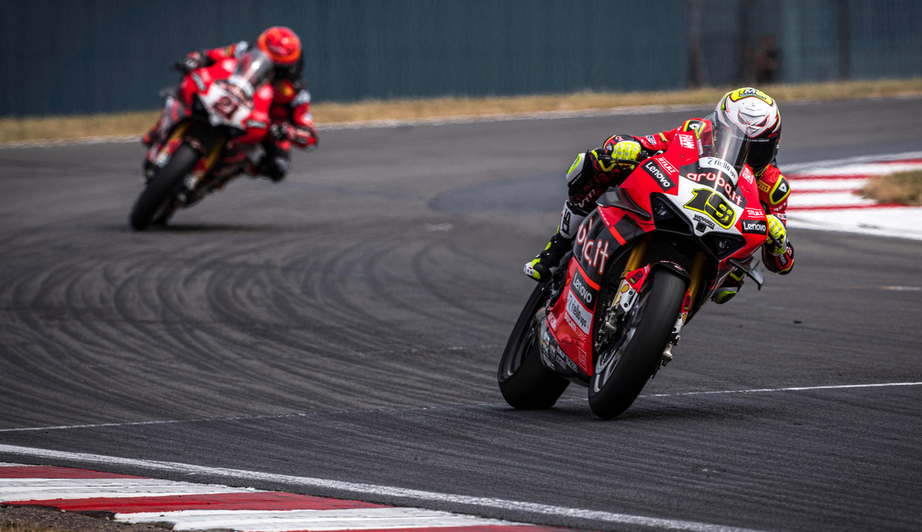 Álvaro Bautista, Michael Rinaldi y el equipo Aruba.it Racing - Ducati ...