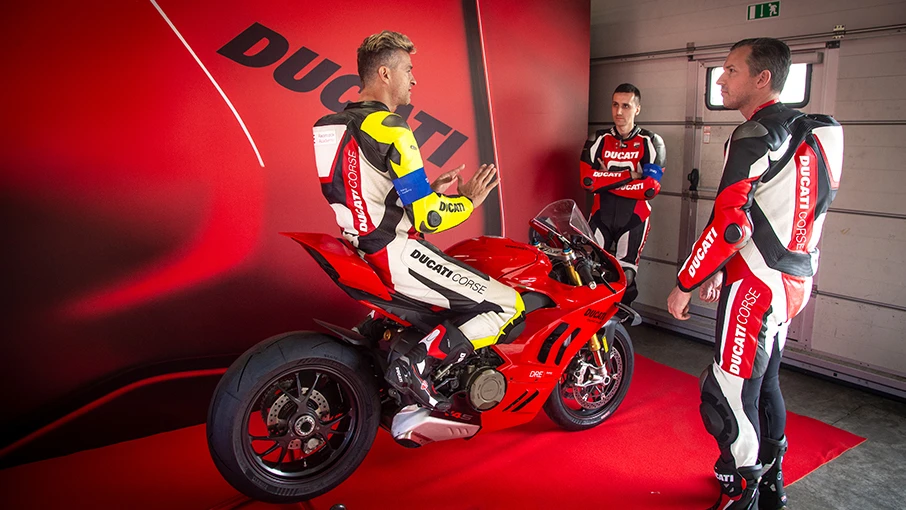 Racetrack Academy: Fun and Adrenaline! - Riding Courses Ducati