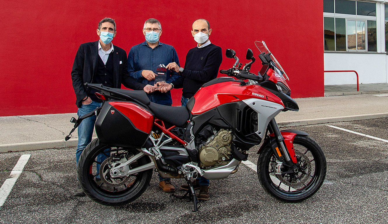La Multistrada V4 S vince la prova comparativa più prestigiosa: L’Alpen ...