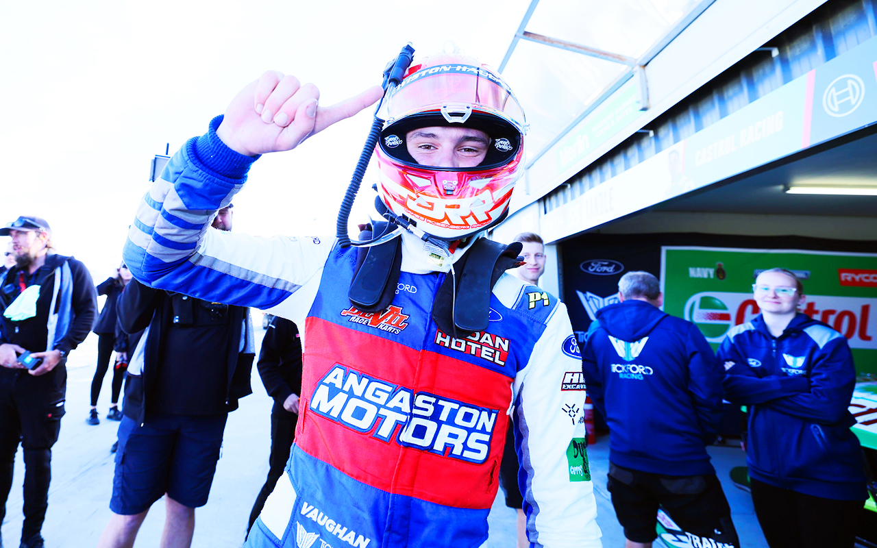Vaughan powers to maiden Super2 pole | Supercars