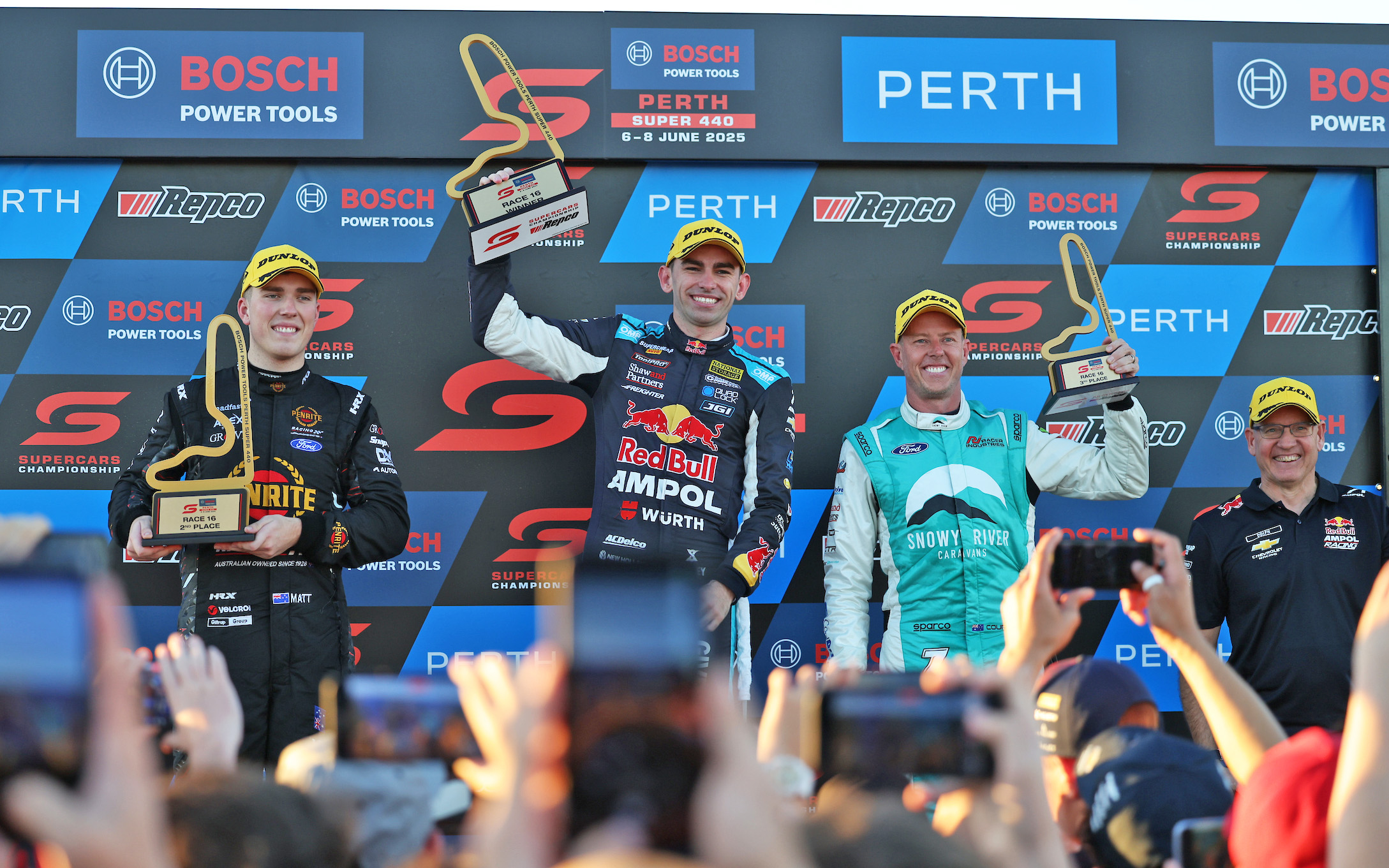 Feeney turns tables on Payne in grandstand Perth finish | Supercars