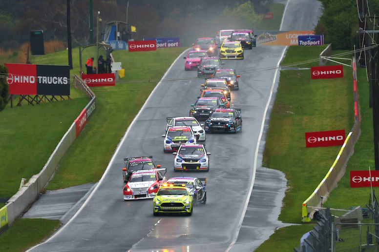 Best closes gap to Fraser with Bathurst win | Supercars