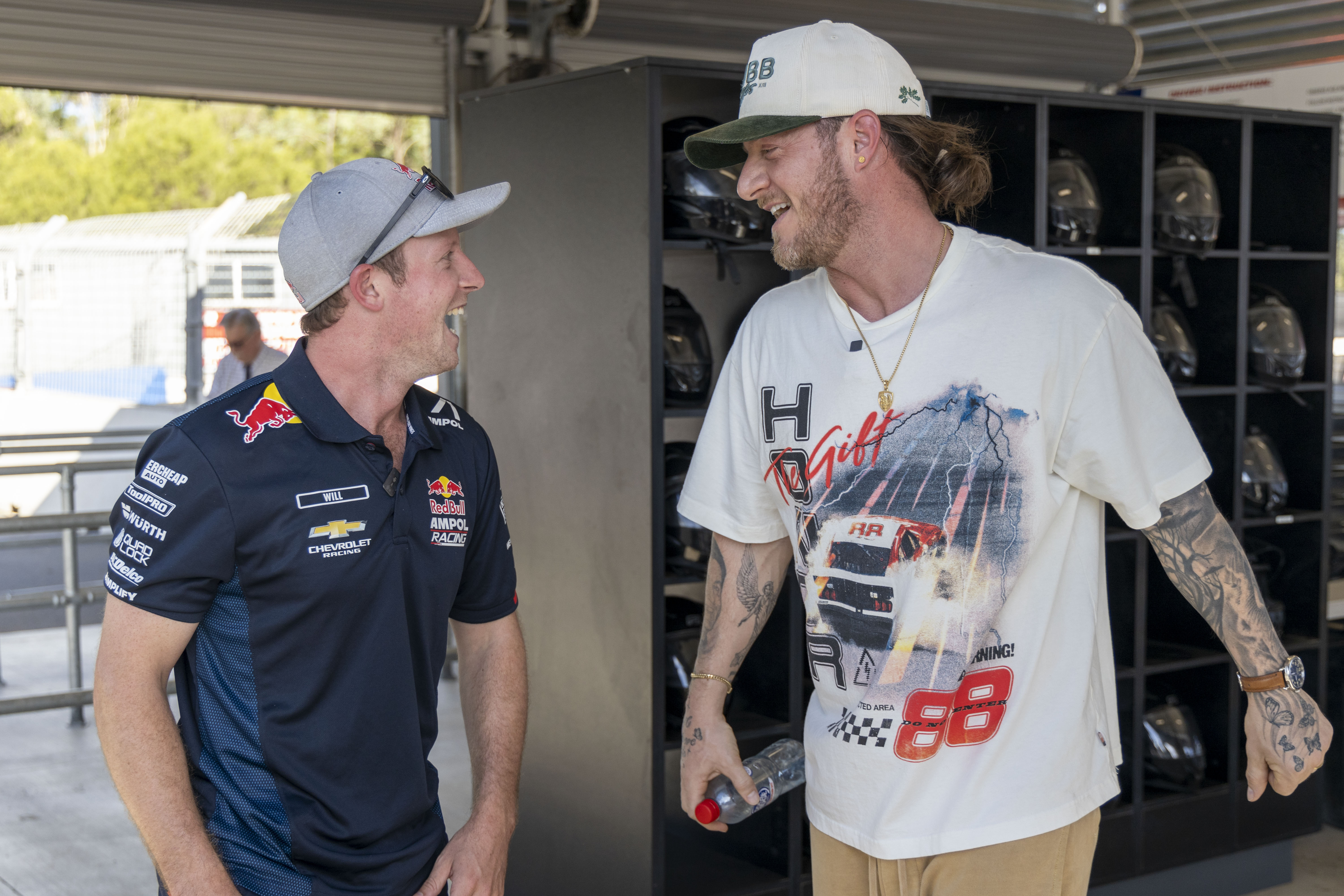 Brown bangs wheels with country music star | Supercars