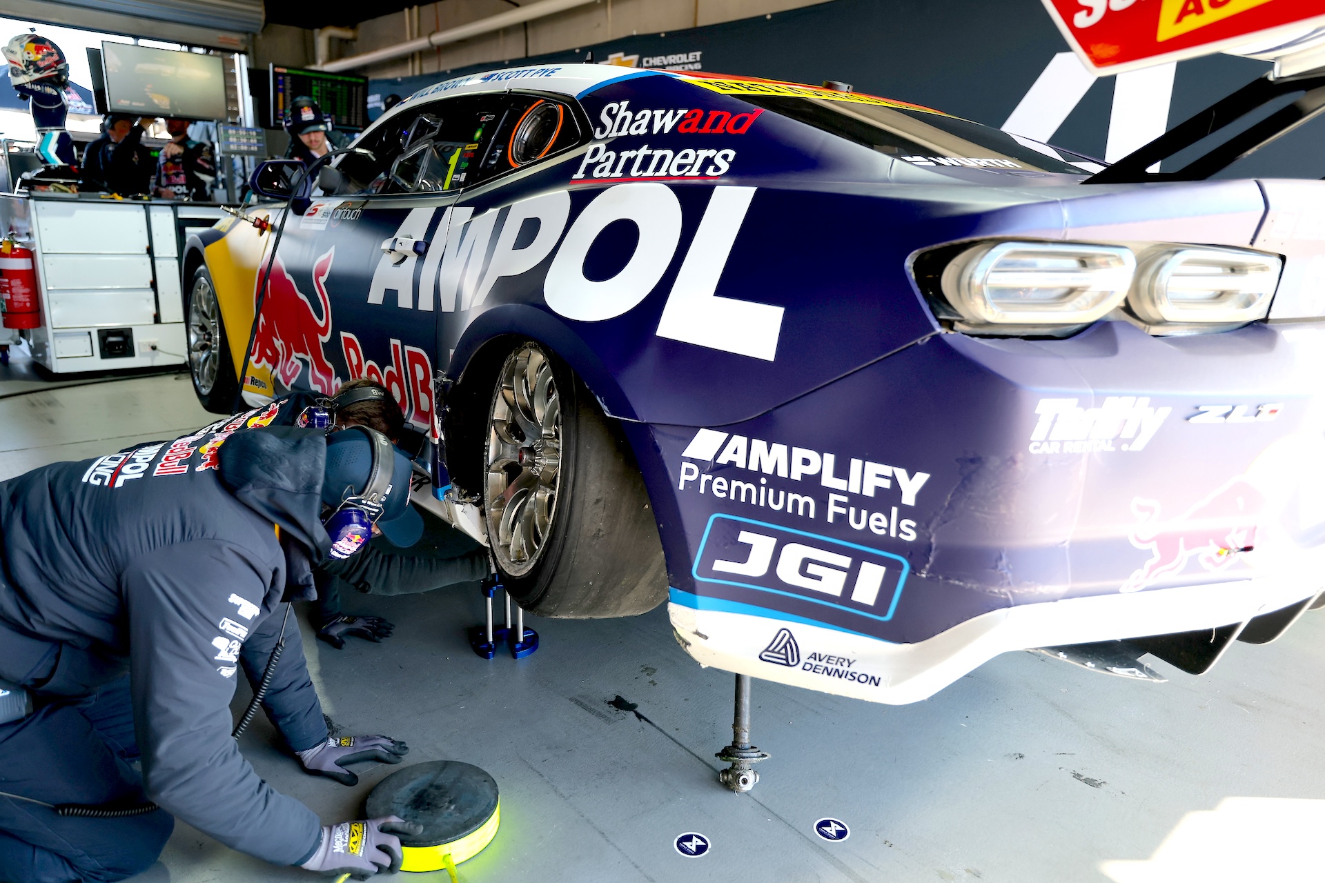 Triple Eight inspecting Brown Camaro after practice crash | Supercars