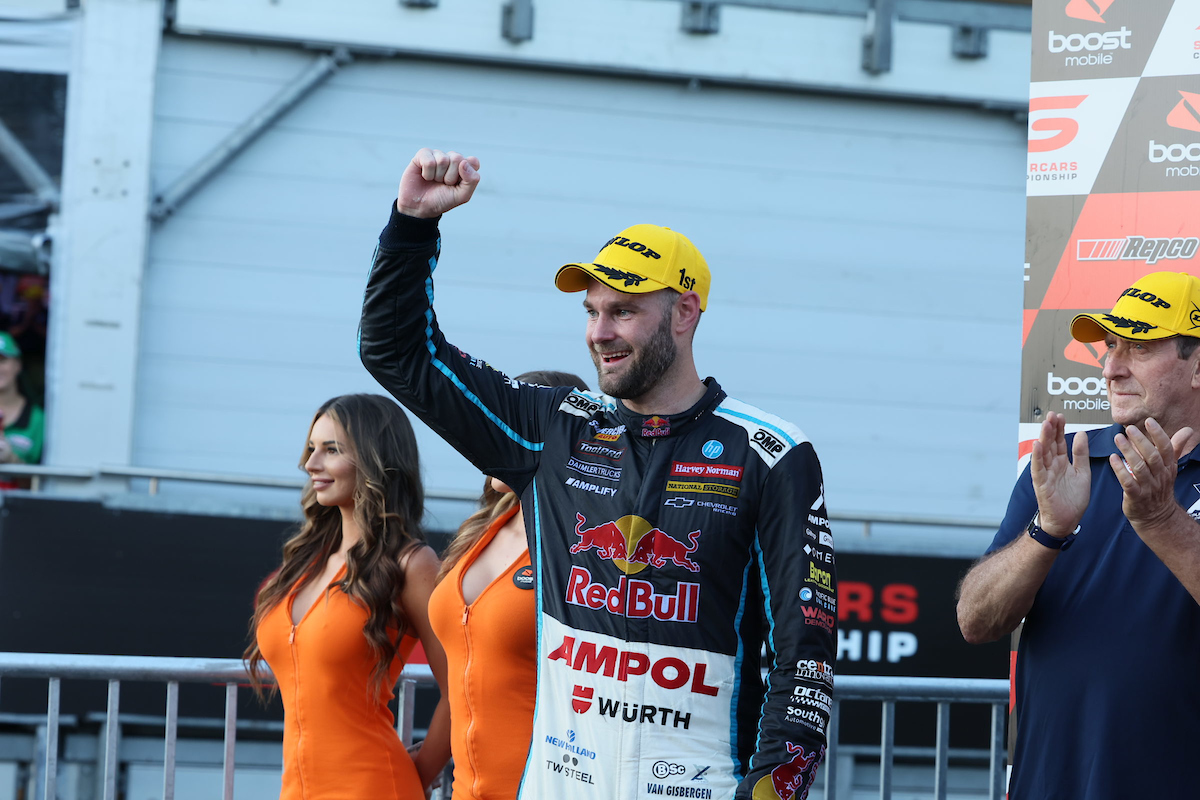 Van Gisbergen wins dramatic Gold Coast finale | Supercars