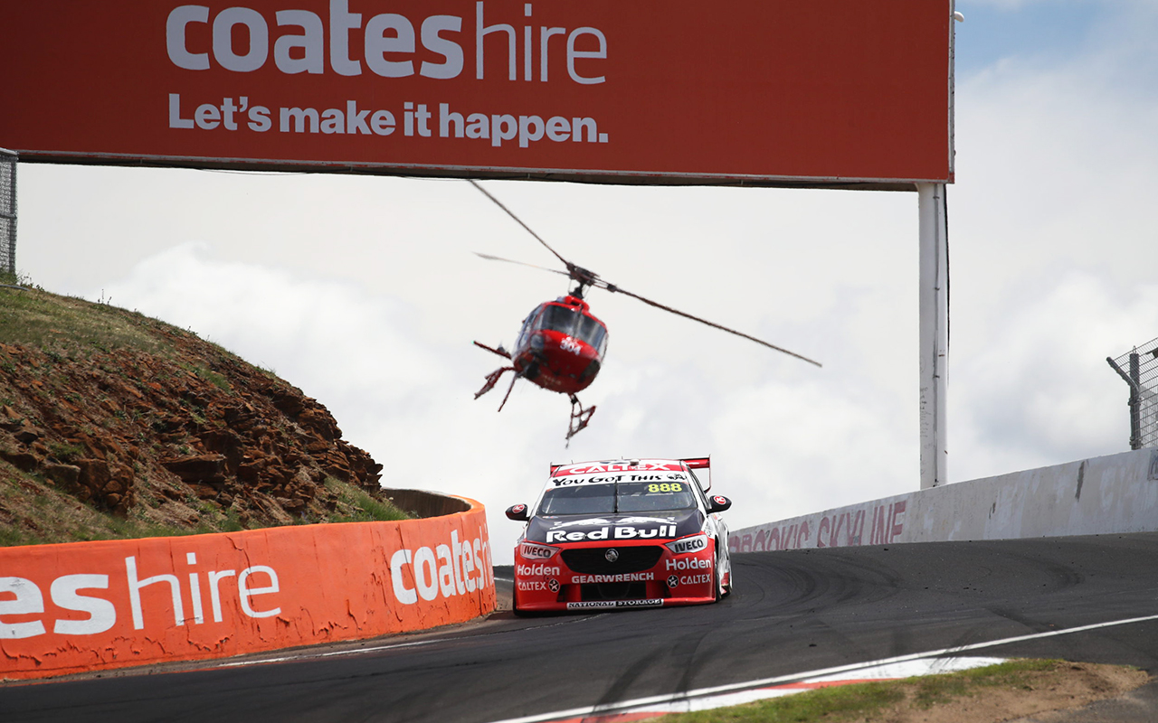Whincup/Lowndes lead Bathurst at halfway | Supercars